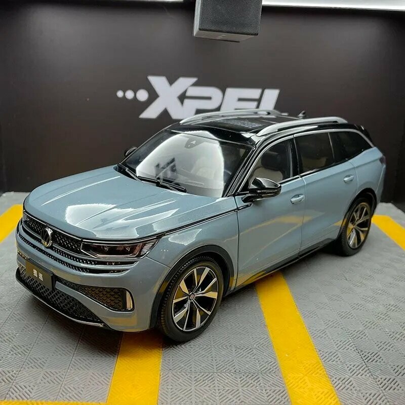 Volkswagen Tavendor (2023) 1: 18 Модель автомобиля из металлических сплавов