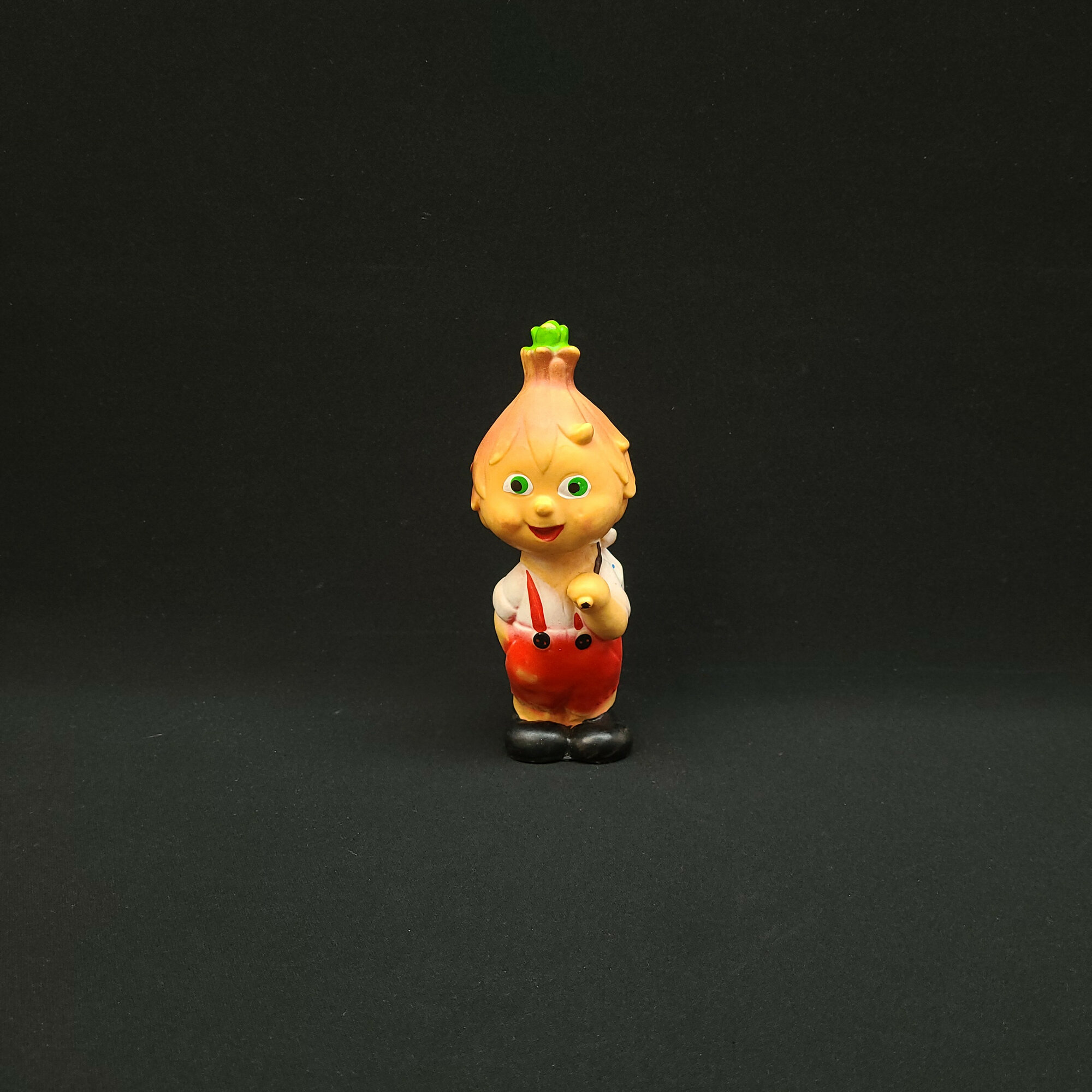 Игрушка резиновая винтажная, СССР. Фигурка мальчика с узелком, около 17 см