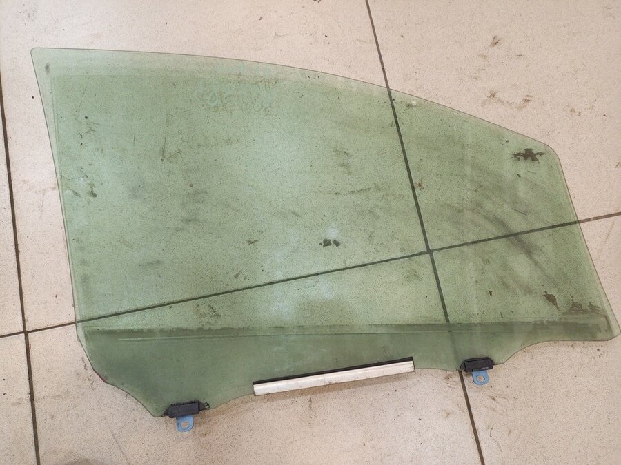 Стекло двери передней левой от Toyota Vitz 2005-2010