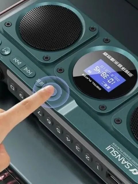 Настольные часы SANSUI Цифровые с функцией будильника и радио, красный корпус — фото 1