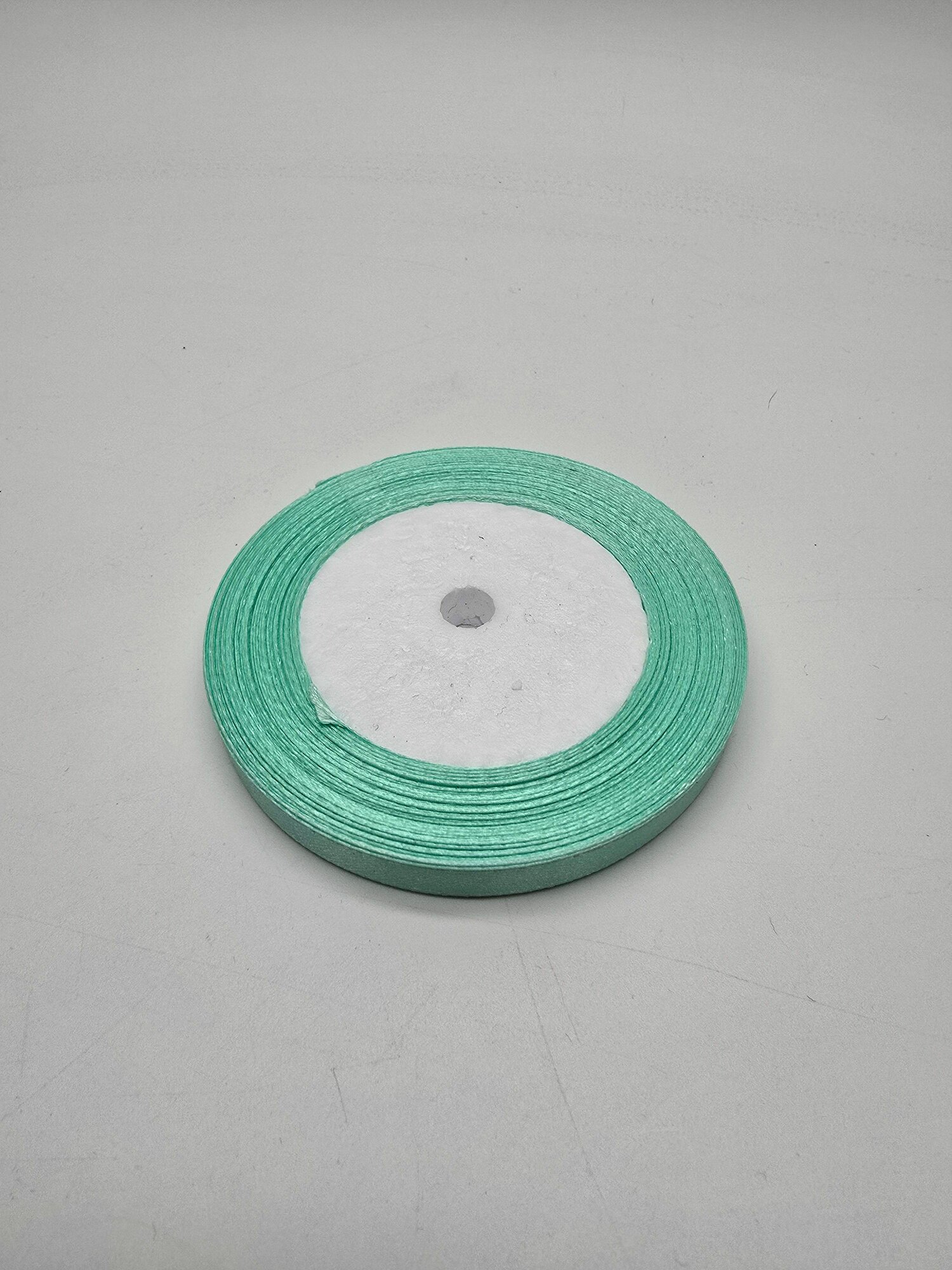 Лента атласная, зеленый пастель10 мм /25 ярдов, для шитья, упаковки подарков и декора