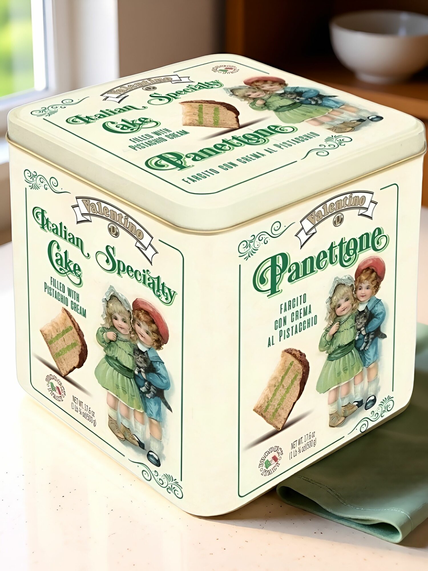 Кекс (кулич) Panettone VALENTINO с фисташковым кремом 500гр жестяная коробка Италия