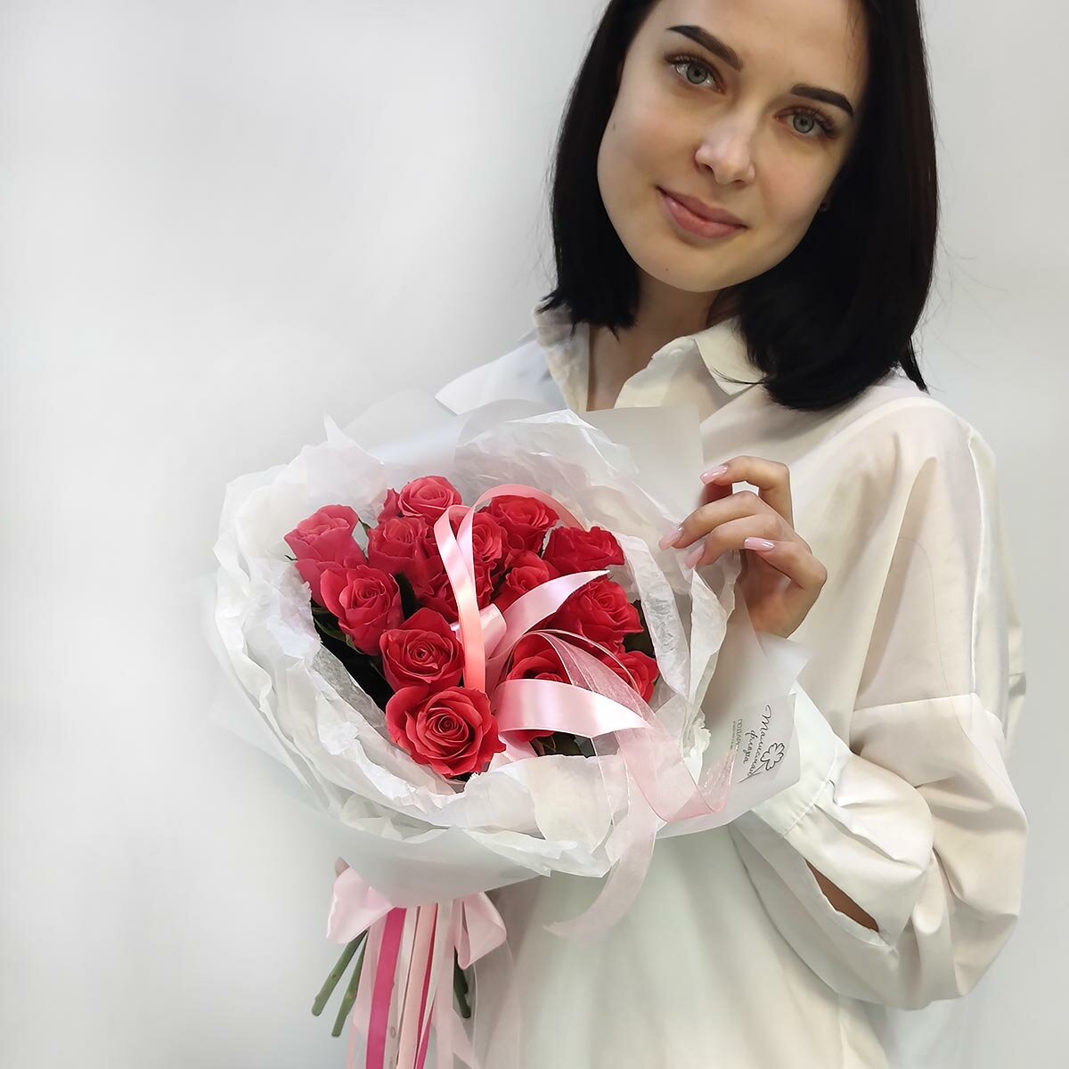 Монобукет "Розовый подарок", розы, 35 см, 15 шт, упаковка в коробке