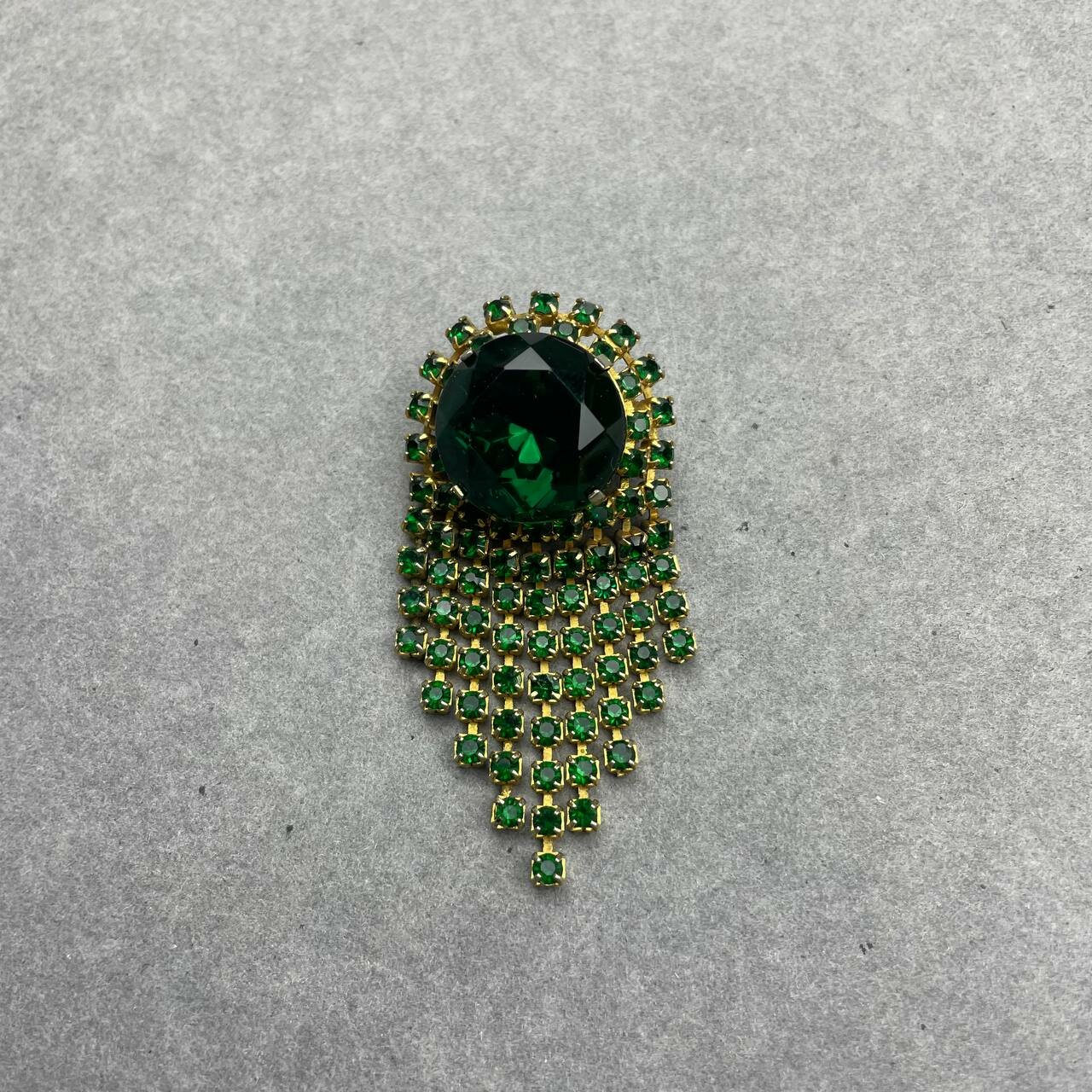 Брошь винтажная зеленый камень