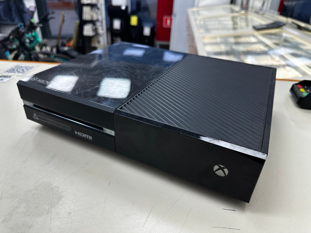 Игровая приставка Microsoft Xbox One S, Blu-ray, 500GB, нет геймпада Б/У Уценка
