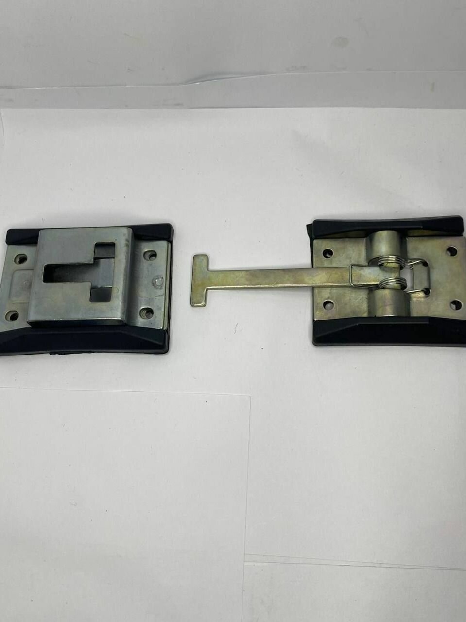 Фиксатор двери (ворот) фургона Т-образный, 2 штуки