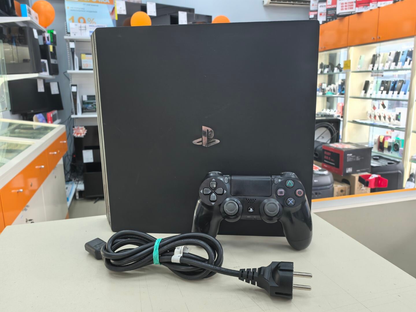 Игровая приставка Sony PlayStation 4 Pro 1 Tb HDD (CUH 72XX), без игр, черный,б/у