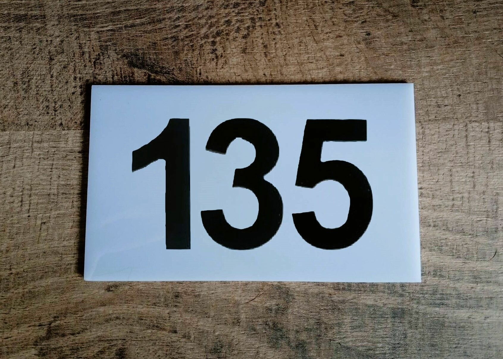 Цифры на дверь, табличка с номером 135