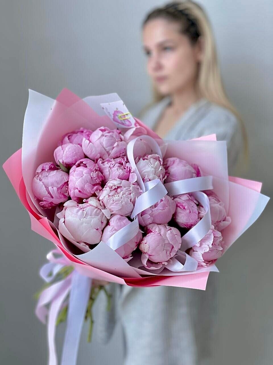 Пионы “Sarah Bernhardt”, розовые пионы 19 шт, премиум букет, пионы с доставкой , в упаковке