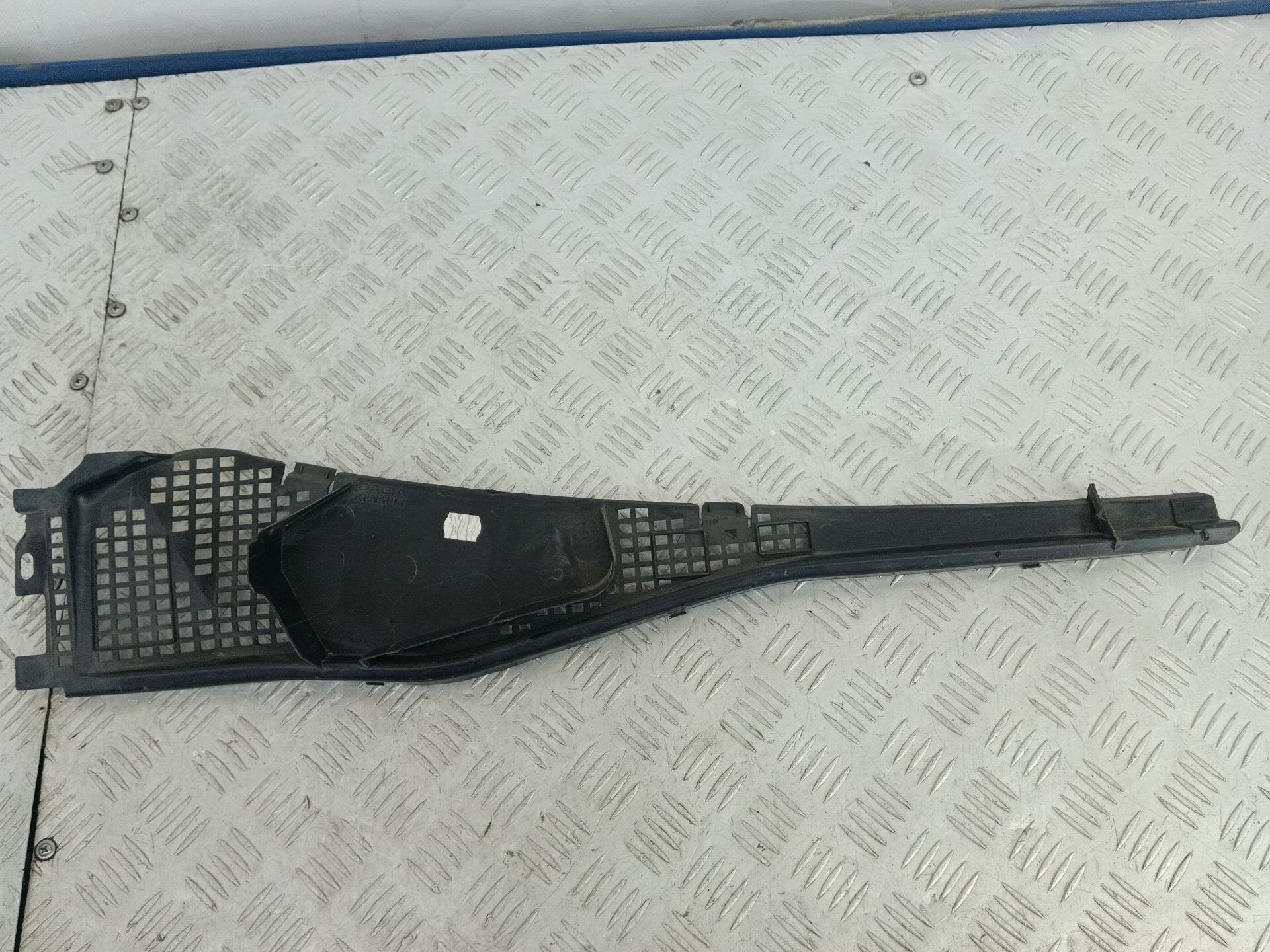 Дождевик Renault Duster (2010 - 2015) 82008254572