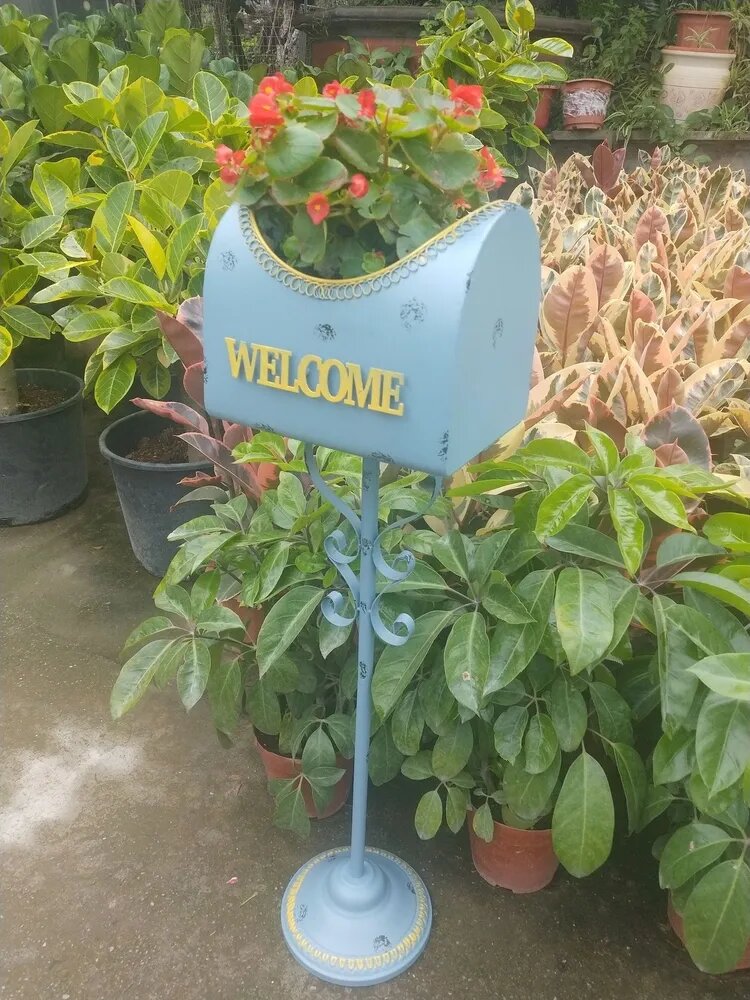 Садовая фигурка металлическая "WELCOME" синего цвета для украшения сада, террасы, входной зоны, 24*19*86 см — фото 1