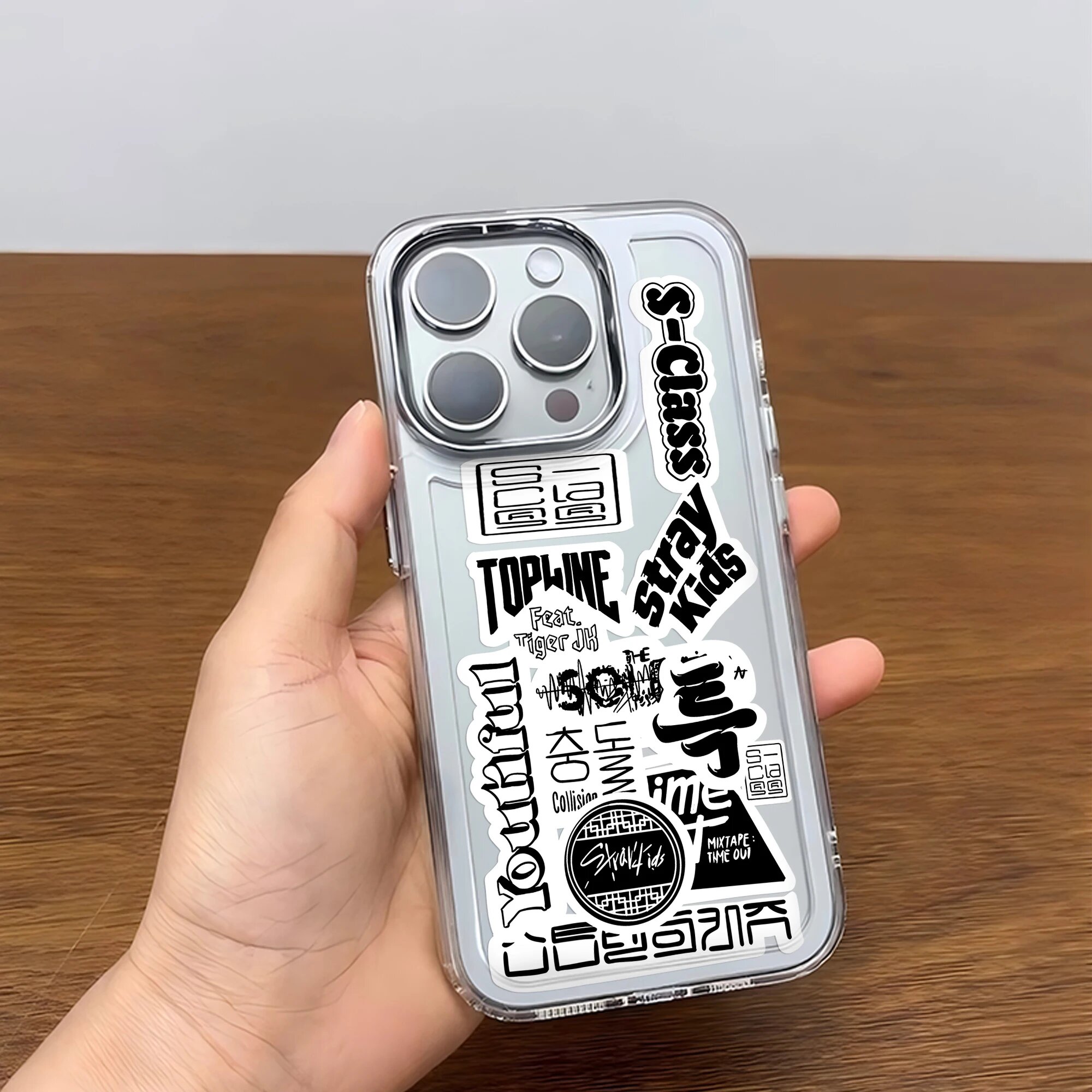 Чехол для iPhone 17 Pro с наклейками Stray Kids, LYK-306
