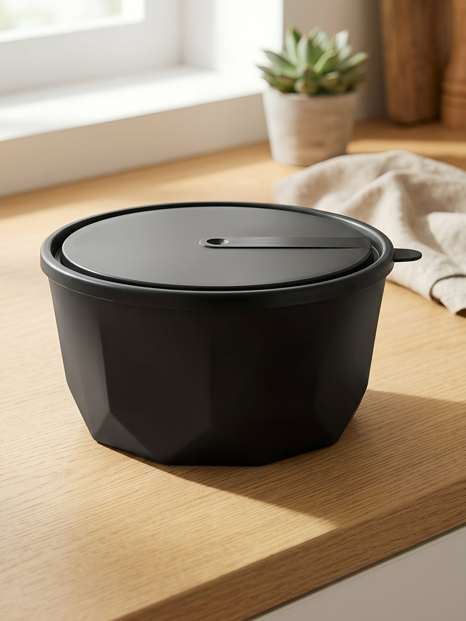 Салатник Plast team Black, пластиковый, круглый, с крышкой, 3 л, 22,1х10,8 см