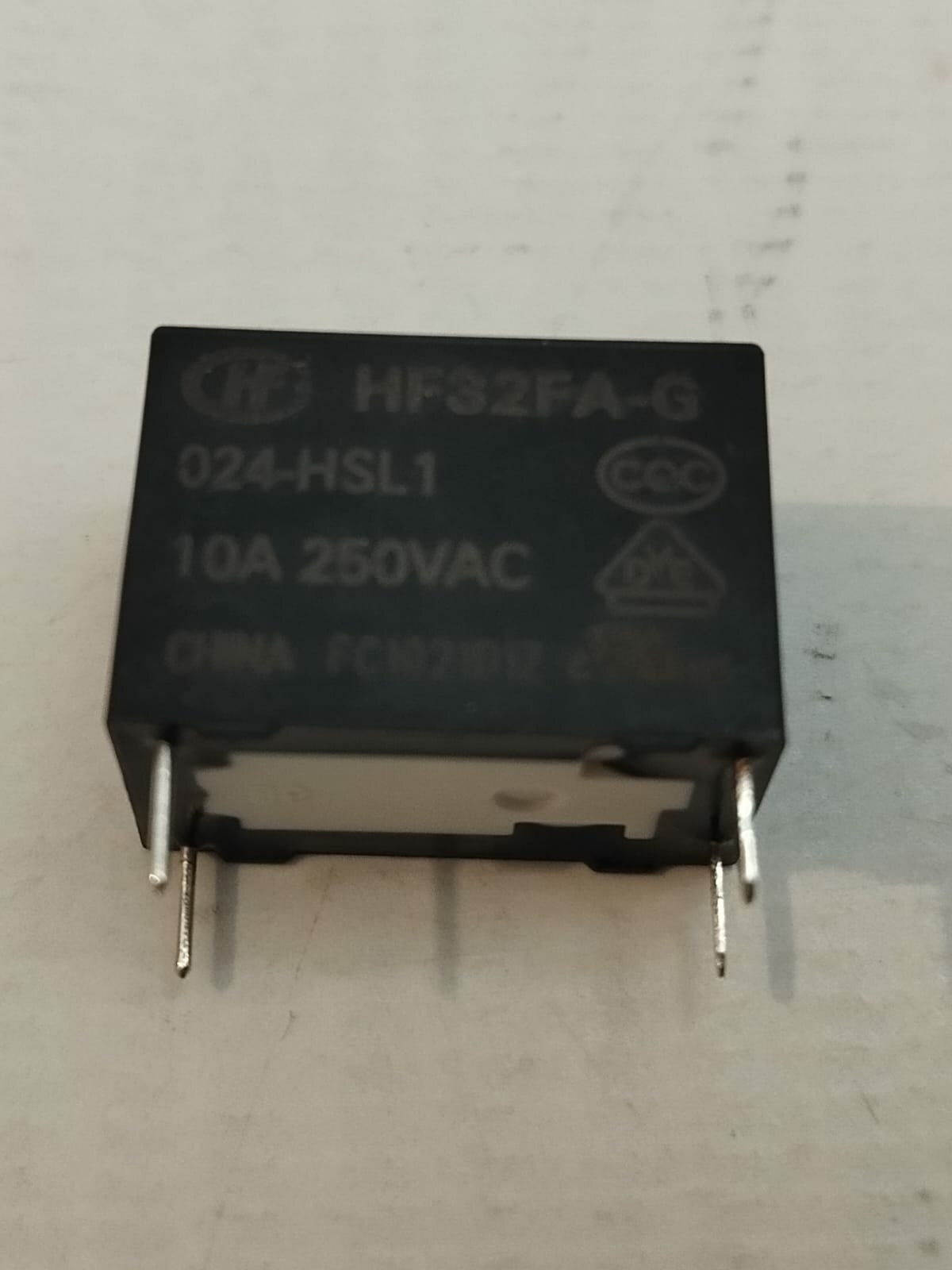 Реле управления вентилятором для газового котла HF32FA-G-024-HSL1 24VDC (10A/4 контакта)