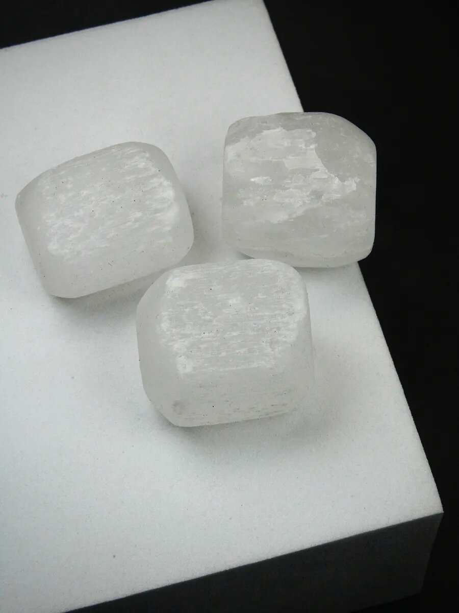 Селенит - 2.5 см, натуральный камень, 3 шт - оберег