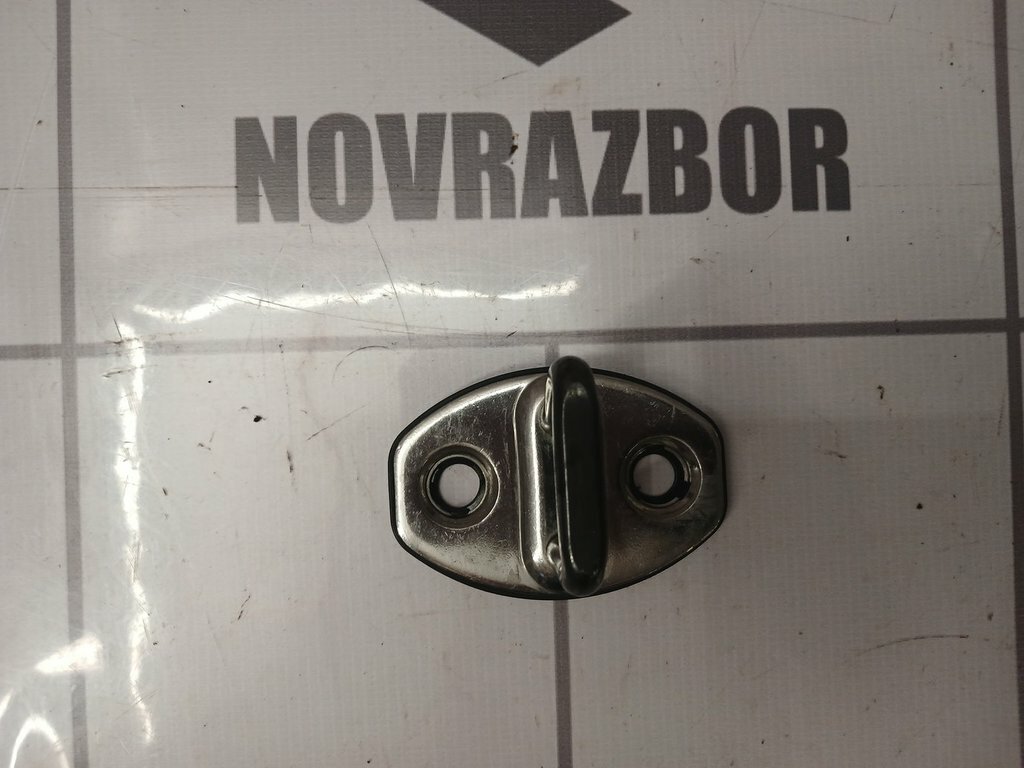 Ответная часть замка двери VW Polo Sed RUS 2011-2020