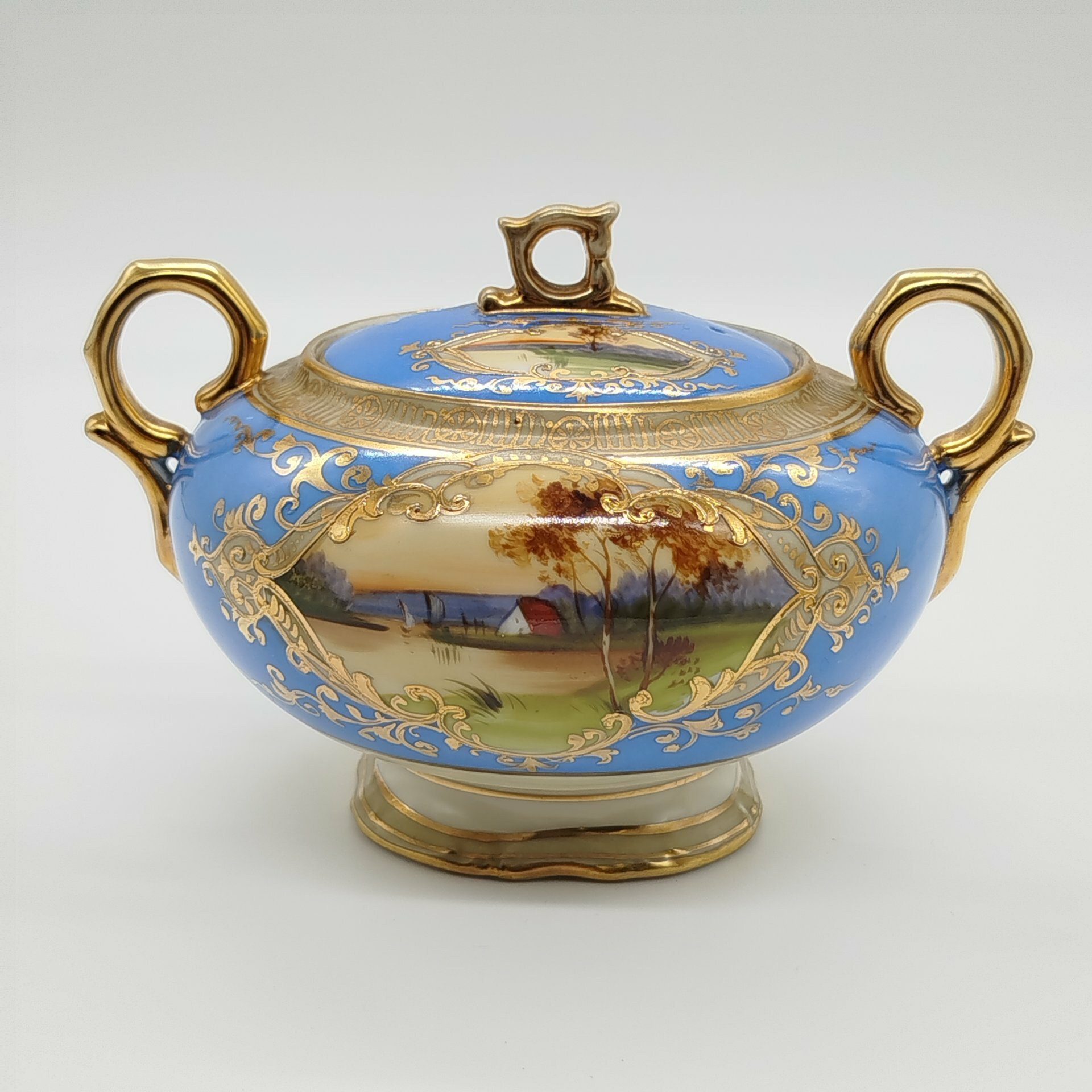 Сахарница, украшенная изображением закатного пейзажа, фарфор, роспись, крытье