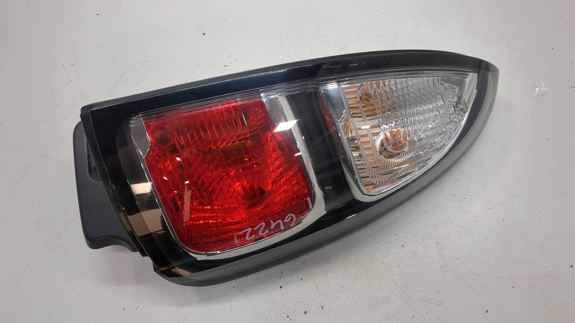 Фонарь (задний) правый Citroen C3 picasso Б/У