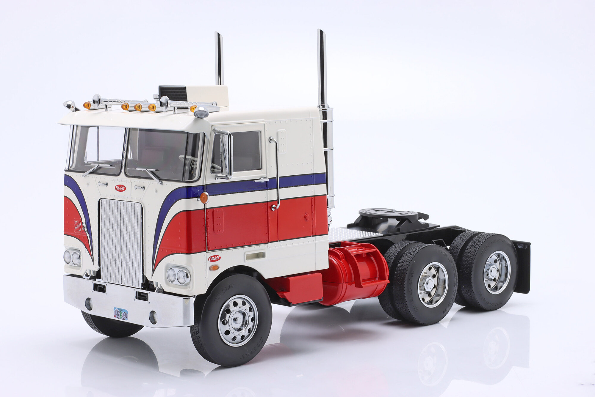 Модель коллекционная ROAD KINGS Peterbilt 352 pacemaker 1977-1979 white red blue