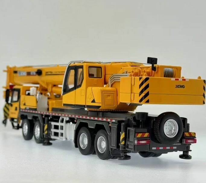 Готовая масштабная модель автокрана XCMG XCT50G5-1 грузоподъемностью 50 т, масштаб 1:50, металлическая коллекционная модель