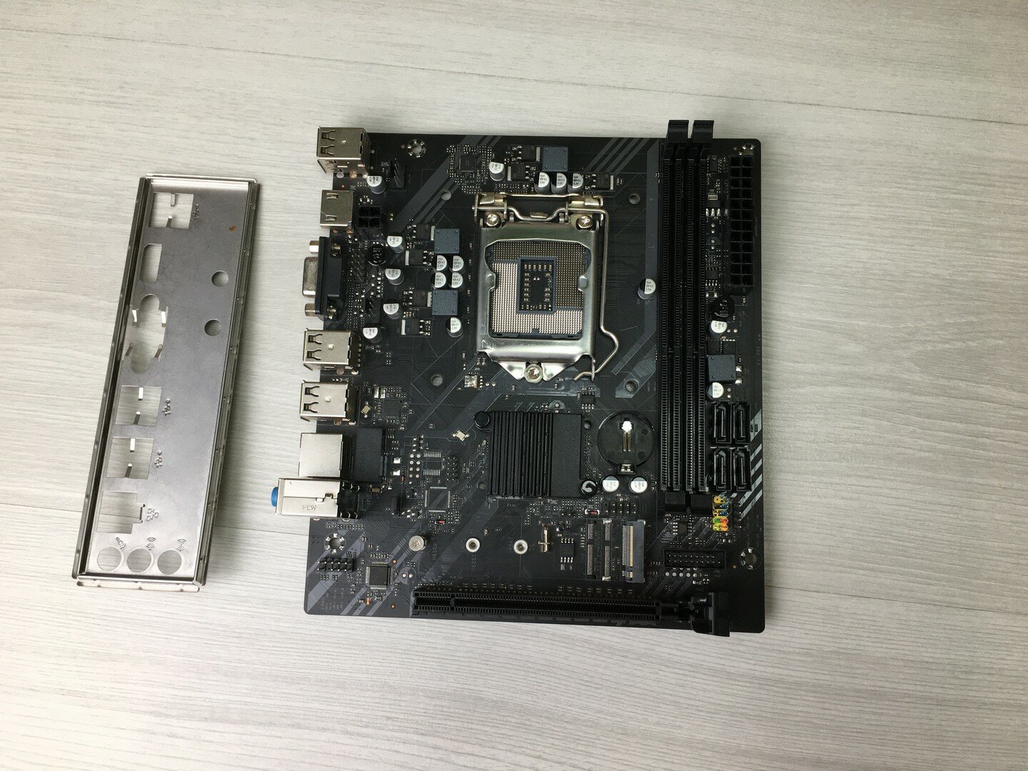 Материнская плата S-1155 G67/2хDDR3/SATA/Lan/VGA/HDMI/Sb/mATX