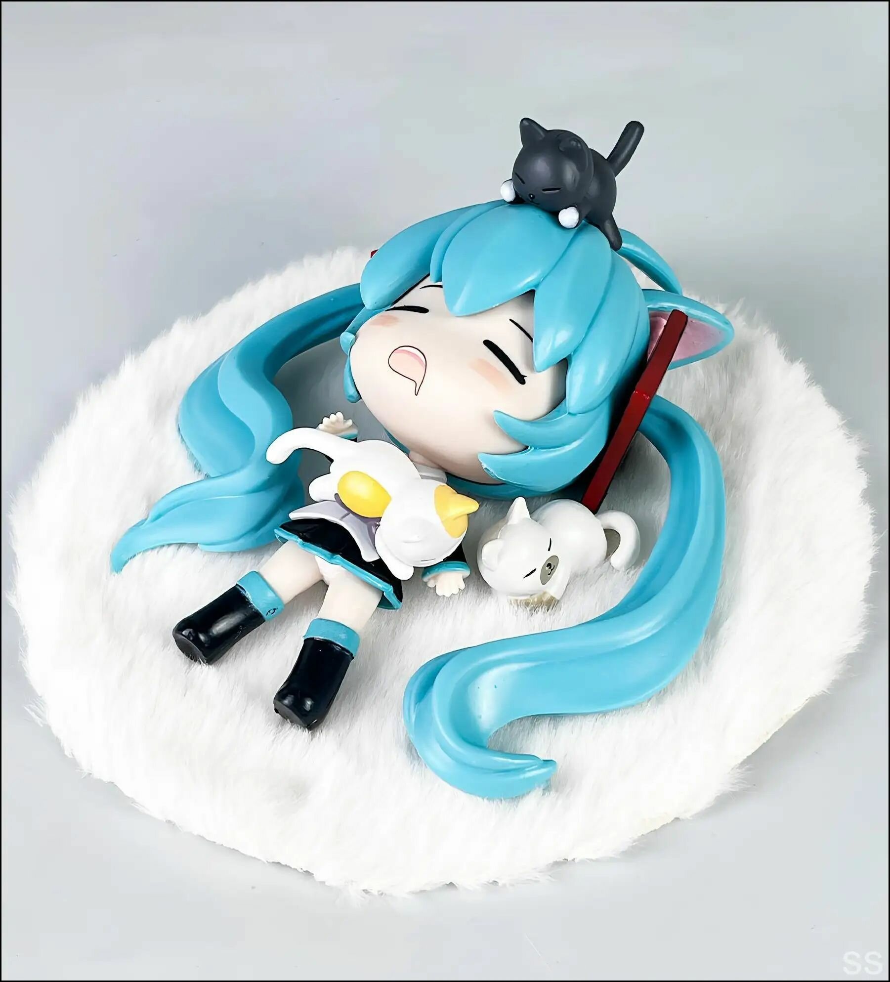 Фигурка Мику Хацунэ спящая / Miku Hatsune (11см, пакет)