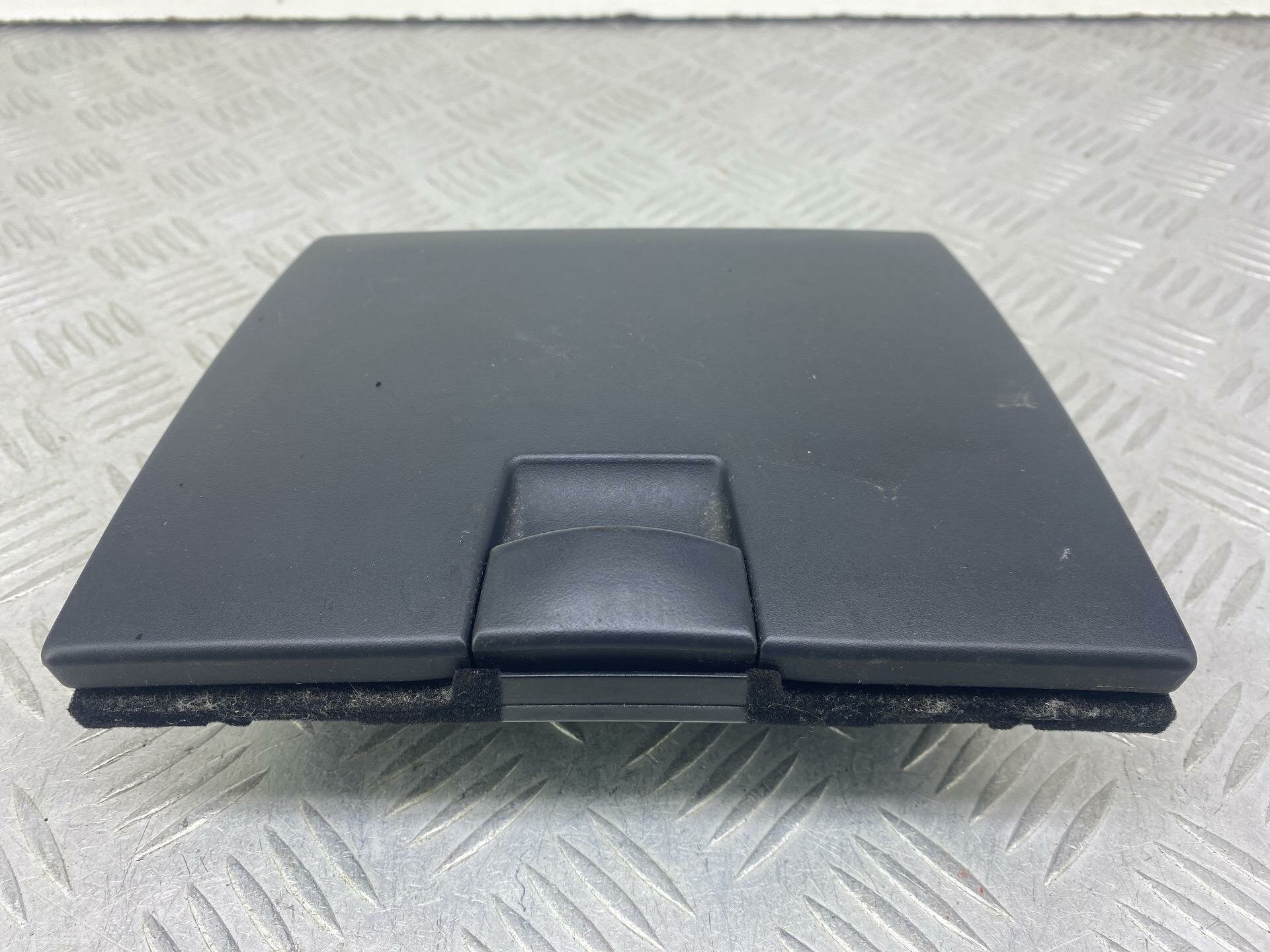Бардачок Hyundai Santa Fe 2 2007 847452B000