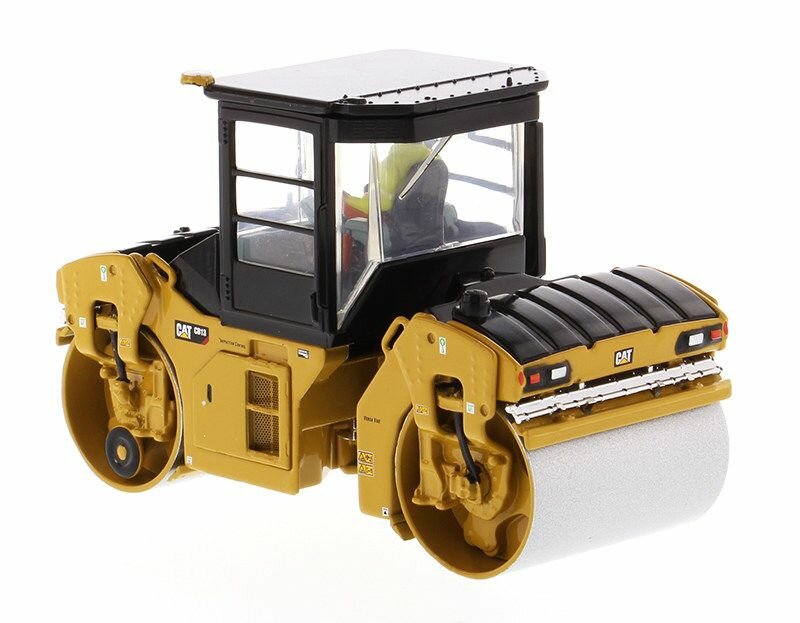 DM 85595 C "Вибрационный тандемный каток Caterpillar CB-13 с кабиной, масштабная модель (1:50)"