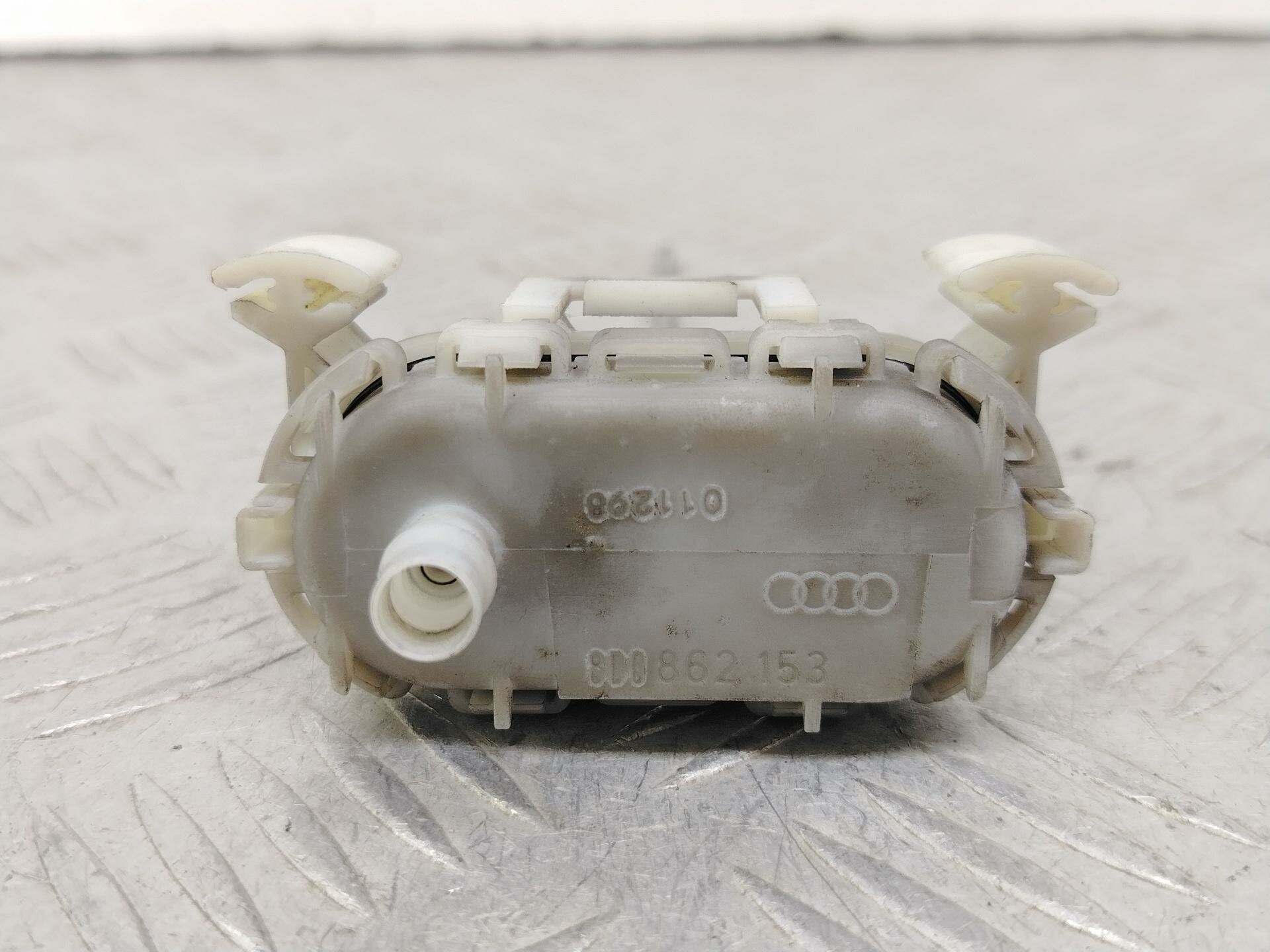 Активатор замка крышки топливного бака Audi A4 B5 (1994 - 1999) 8D0862153