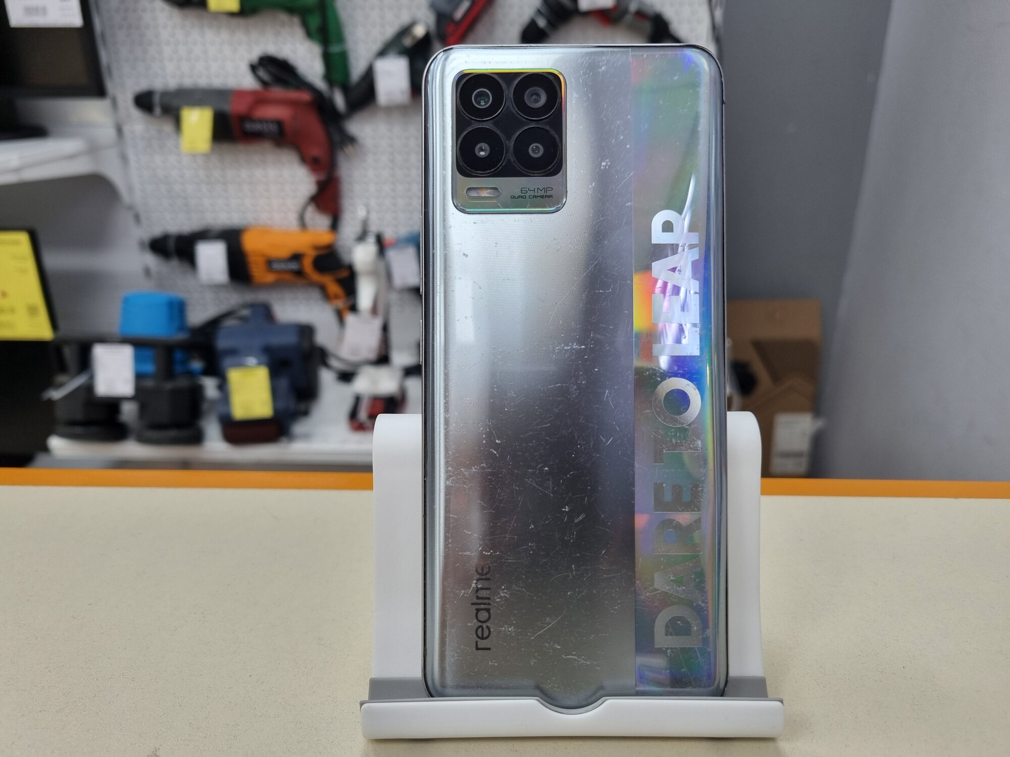 REALME смартфон REALME RMX3085 (realme 8) 6+128 ГБ цвет: серебряный (CYBER SILVER), б/у