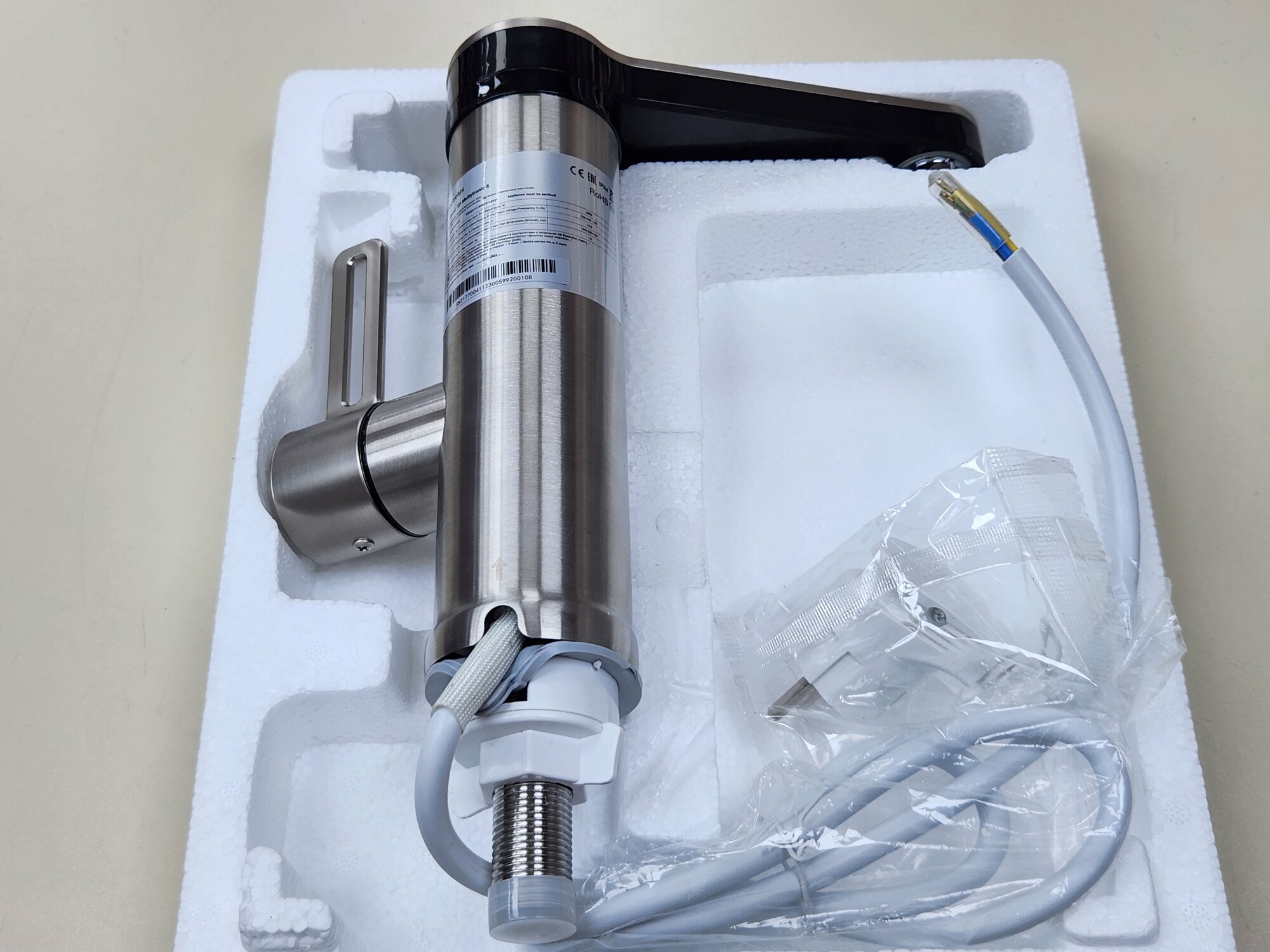 Проточный водонагреватель Electrolux SP Multytronic S, серый, 1 режим, дисплей ЖК бу уценка
