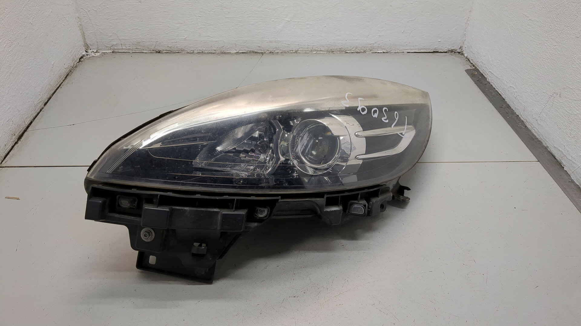 Фара (передняя) левая Renault Scenic Б/У