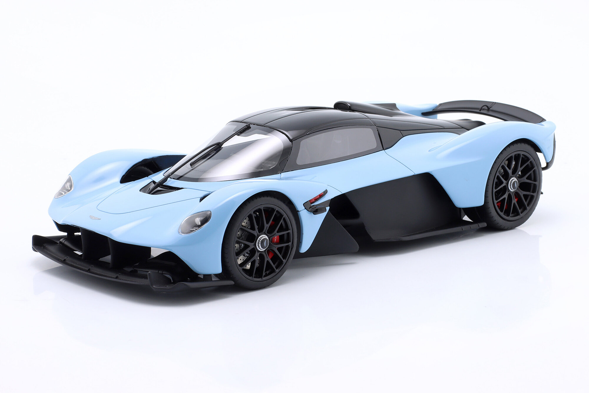 Модель коллекционная GT SPIRIT Aston martin valkyrie 2023 lightblue black