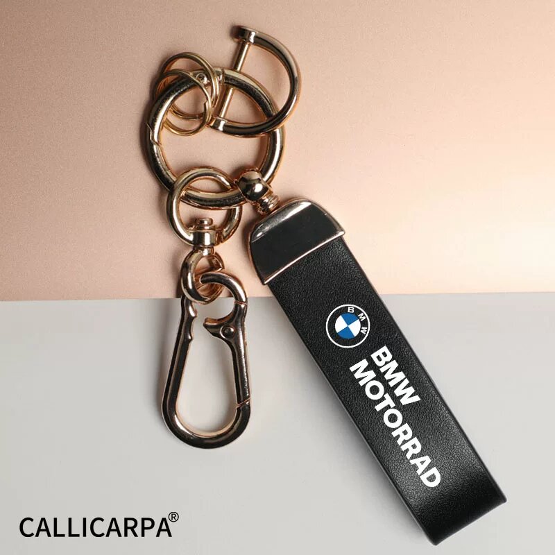 Ключен для мотоциклов BMW из натуральной кожи в цвете оникс черный с золотым шампанским кольцом и кольцом-ключом