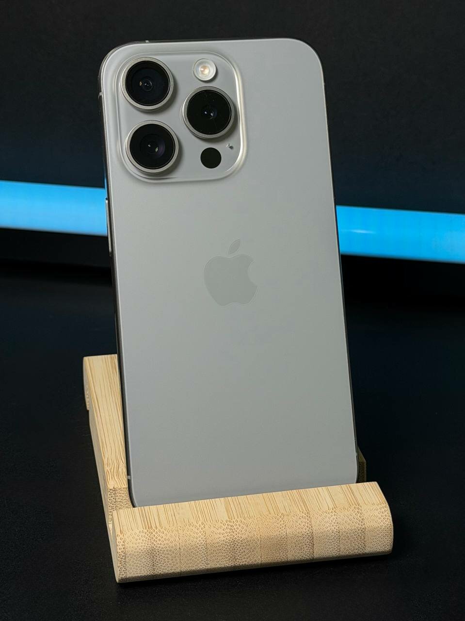 Смартфон Apple iPhone 15 Pro 512 ГБ, eSIM, натуральный титан