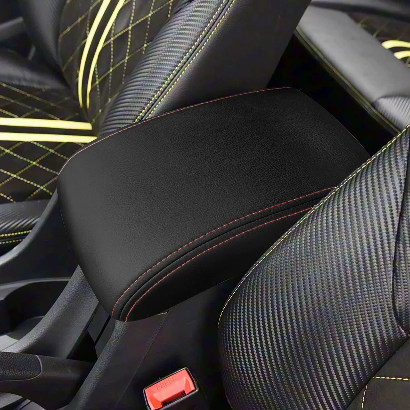 Накладка на центральный подлокотник для D-MAX 2015-2018 - черно-красная полоса - без логотипа
