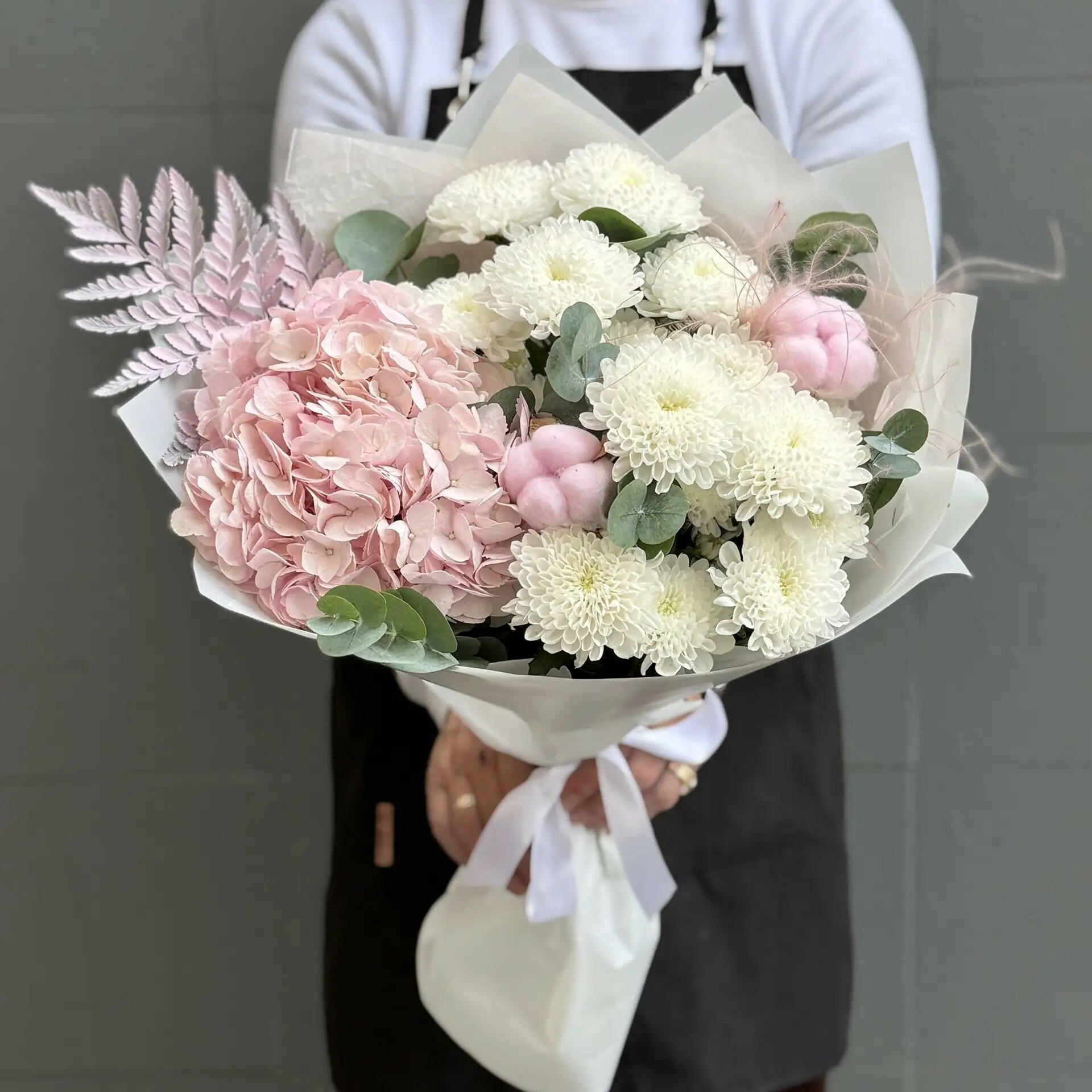 Букет Rybe flowers, авторский, хризантема, гортензия, папоротник, 45 см