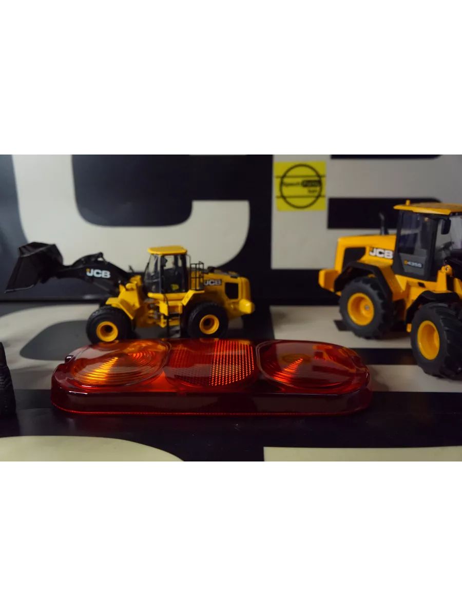 Рассеиватель JCB 2cx 3cx 4cx фонаря заднего 700/50024