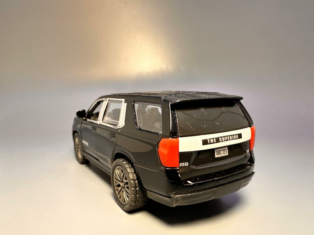 Машинка металлическая коллекционная 1:36 "Chevrolet Tahoe" черный металлик, инерционный