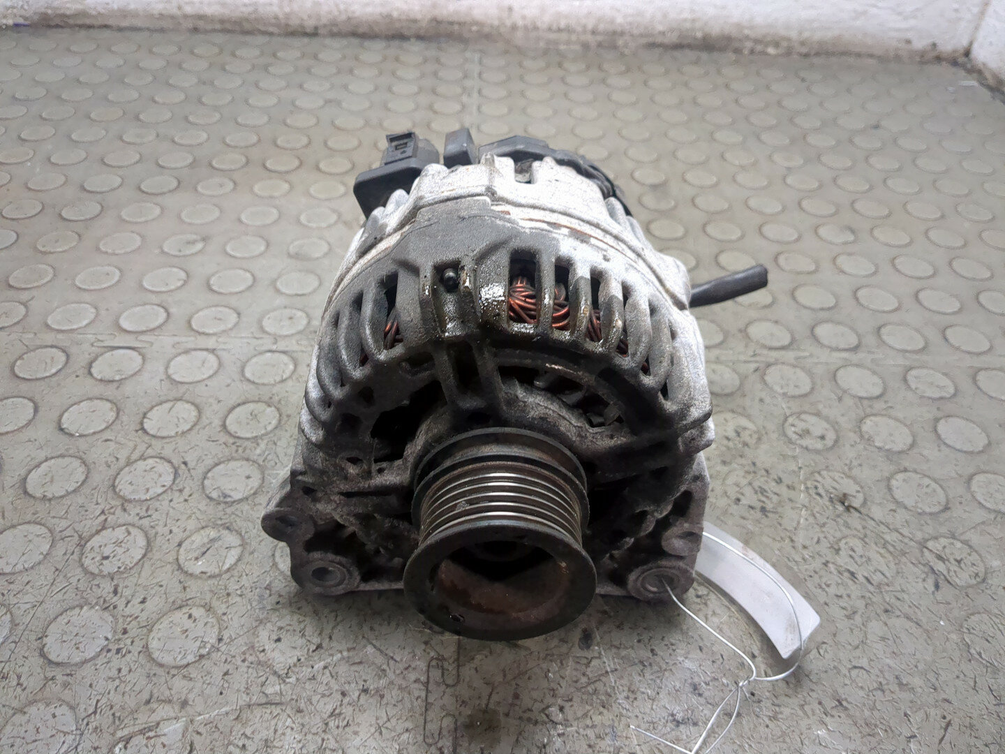 Генератор Volkswagen Polo Б/У