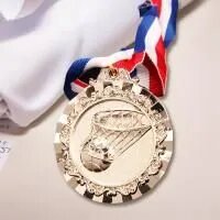 Аскетбольные медали высотой 6,5 см. Спортивная медаль с шейной лентой для победителей (серебро).