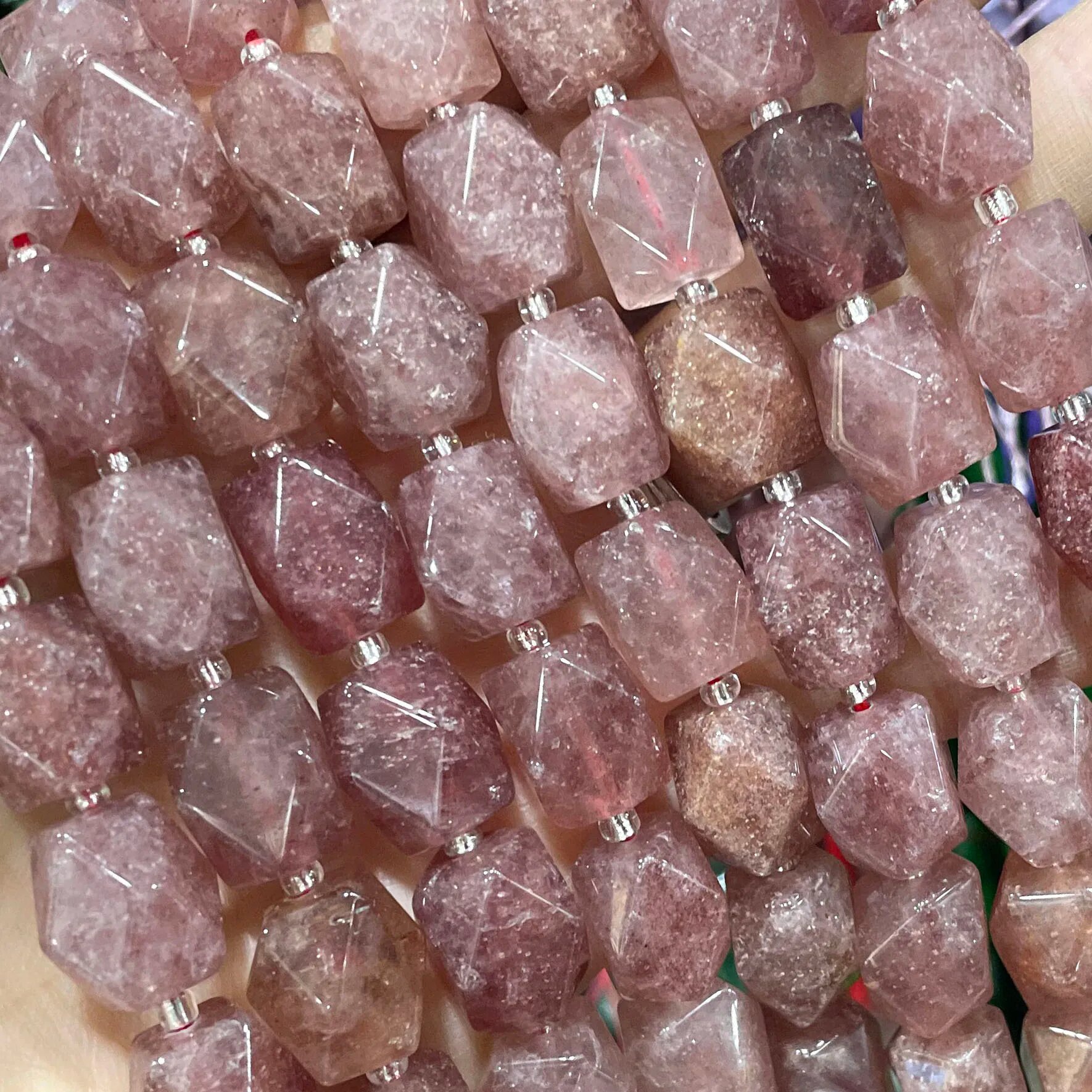 Бусины из клубничного кварца 10х14 мм, розовые