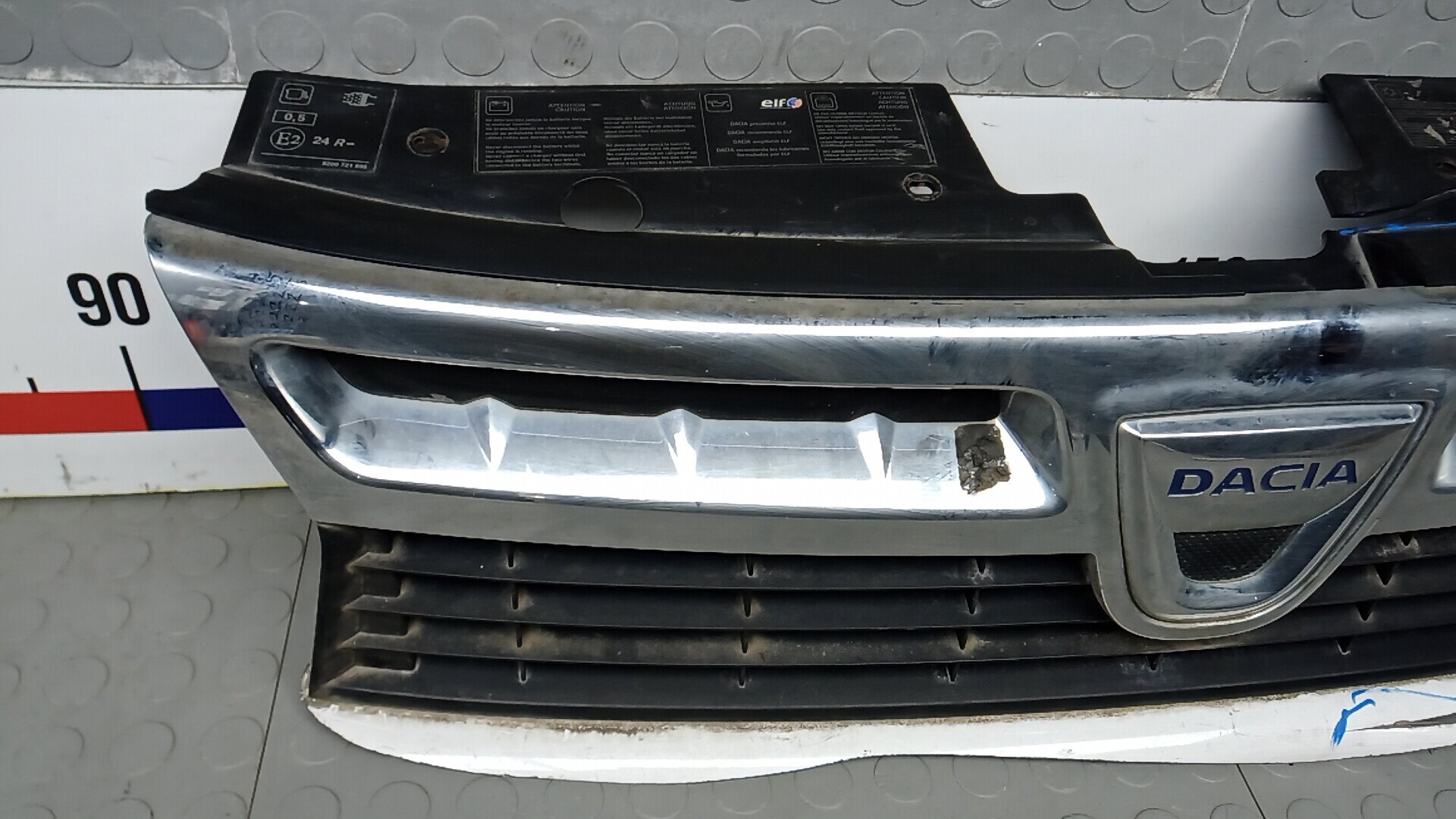 Решетка радиатора RENAULT DUSTER 1 — фото 1
