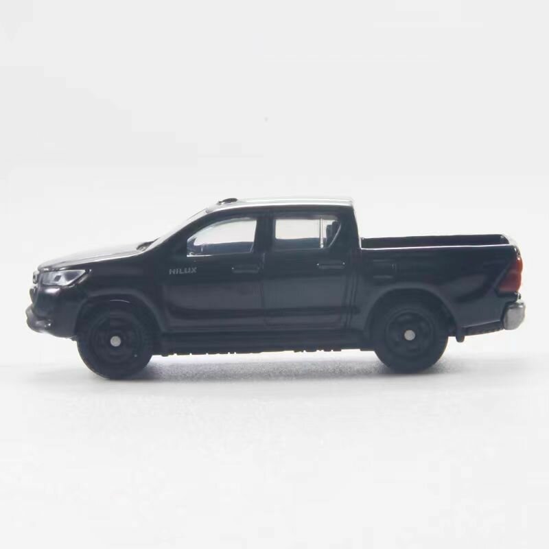 Машинка металлическая Kоллекционная модель Takara Tomy 1:70 Toyota Hilux NO.67