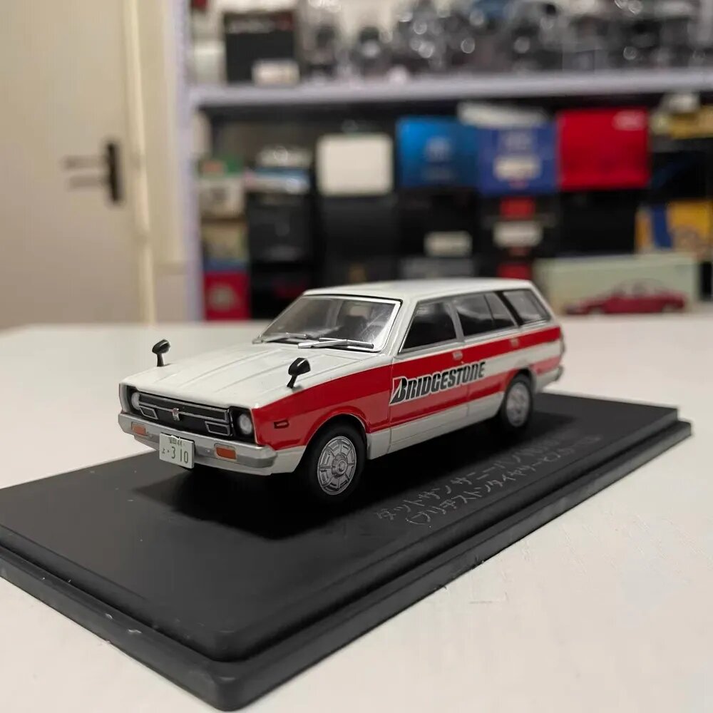 1:43 Hachette Nissan Sunny 1977 VB310 Diecast Model Модель коллекционная-без упаковочной коробки