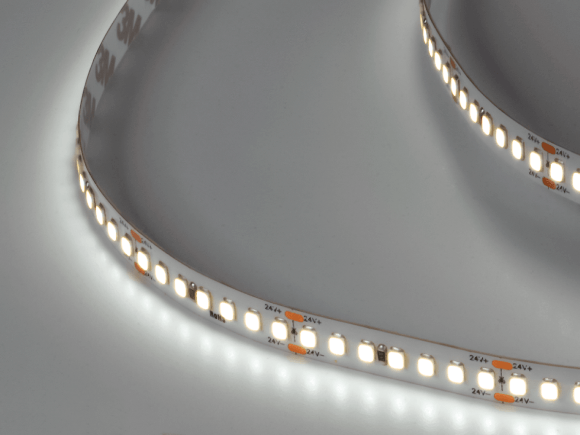 Лента светодиодная DSG 2835 W 168L-V24-IP33, 6000 K, 840 LED, 17W/m, 5000*10*2 mm