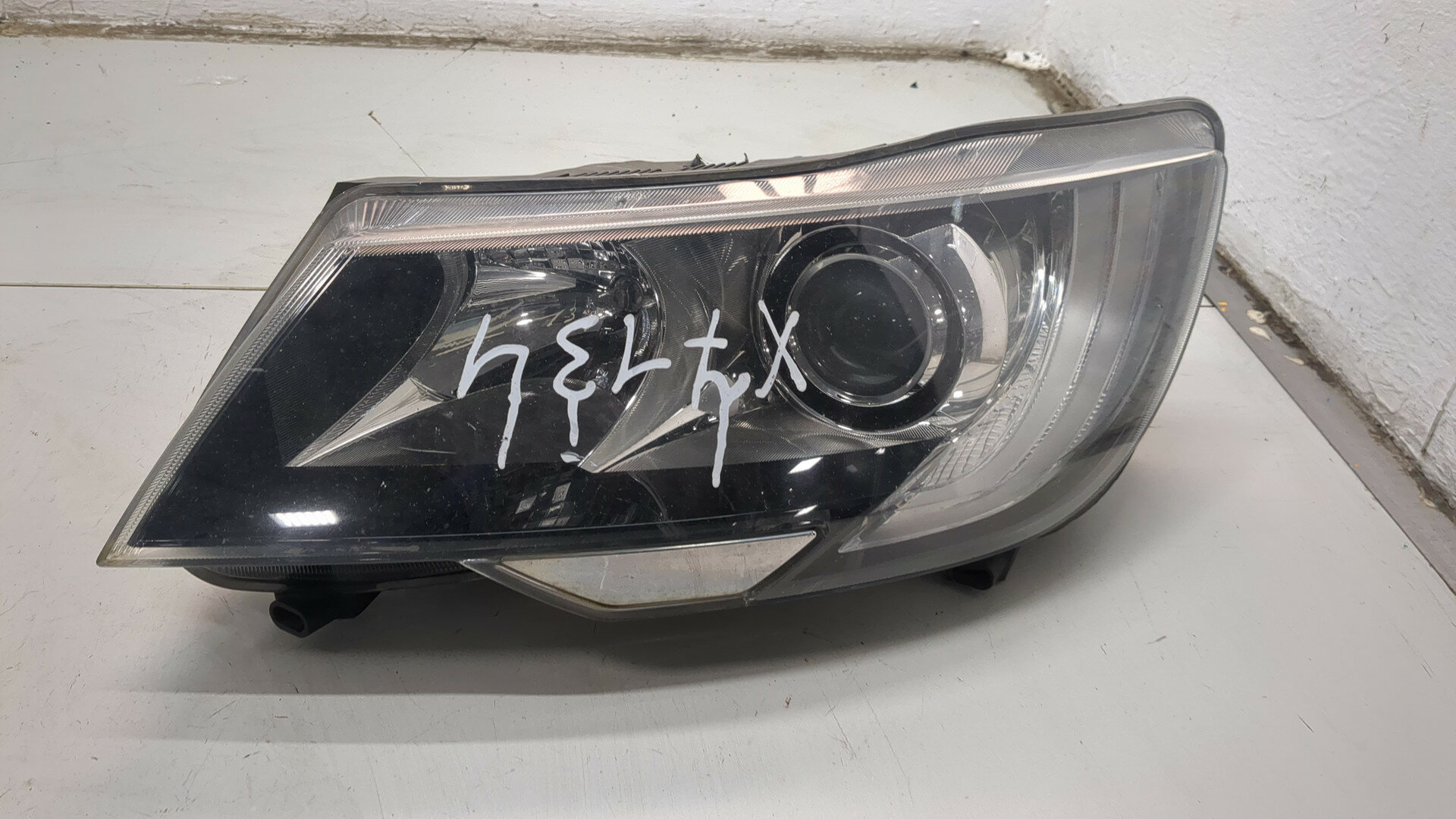 Фара (передняя) левая Skoda SuperB Б/У