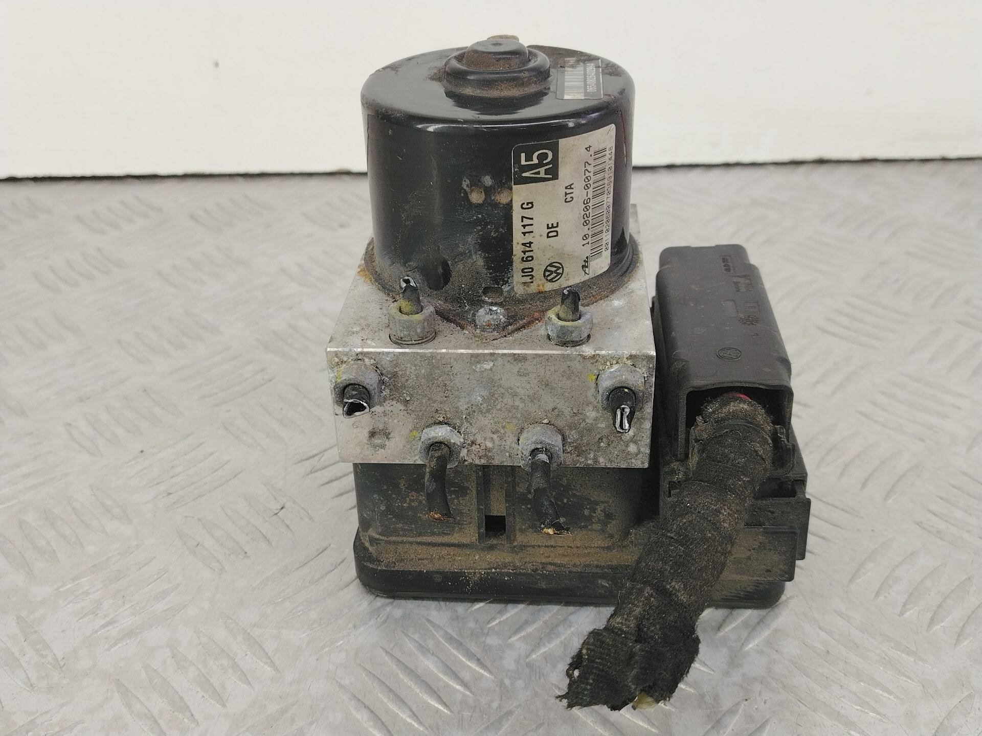 Блок ABS Volkswagen Golf 5 (2003 - 2009) 1J0614117G