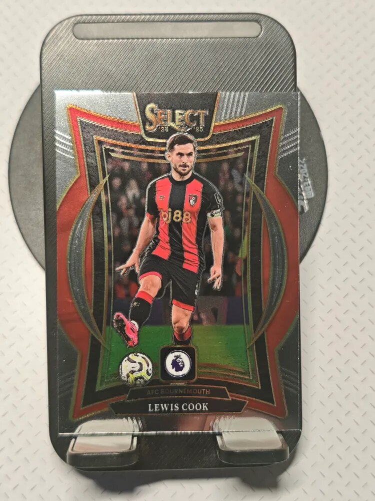 Коллекционные футбольные карточки PANINI SELECT
