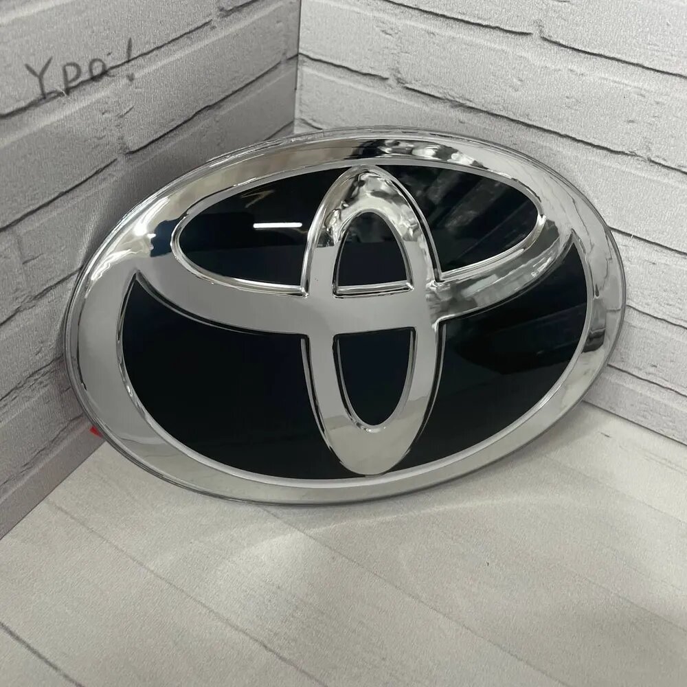 Эмблема на решетку радиатора для Toyota Тойота 140х96 .